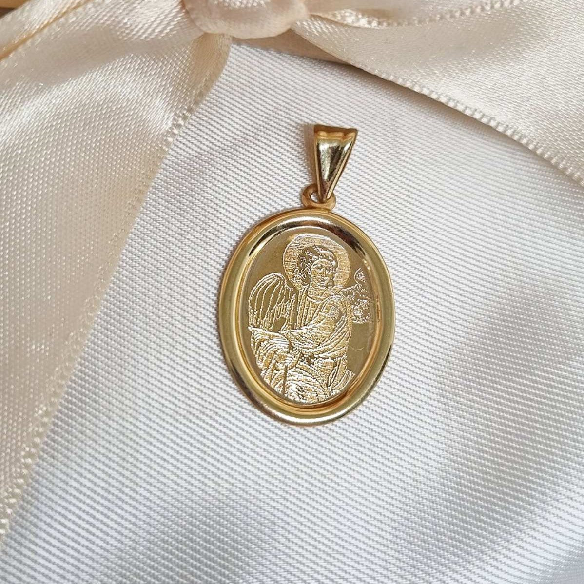 Zlatni privezak Beli Anđeo 4 - Zlatni privesci - Zlatara Petrović